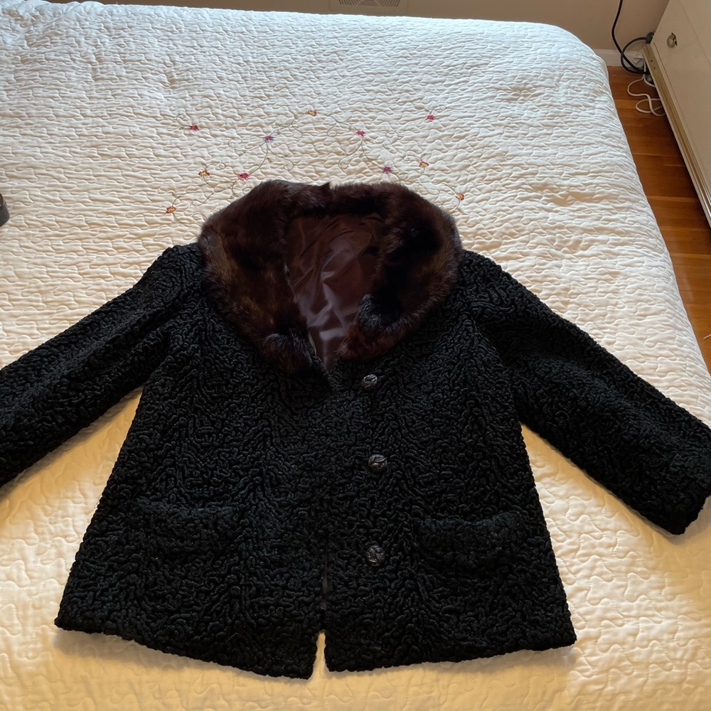 Beautiful 1950s Vintage Fur Coat. Great Condition! - Gem